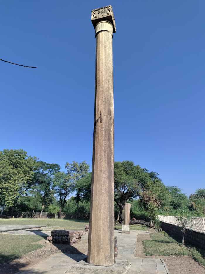 "Ashta Mukha Lingam" or Shiva Linga With 8 Faces in the Pashupatinath ...