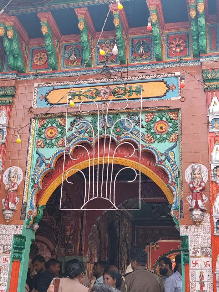 Hanuman Garhi temple, Ayodhya, Uttar Pradesh, India - HubPages