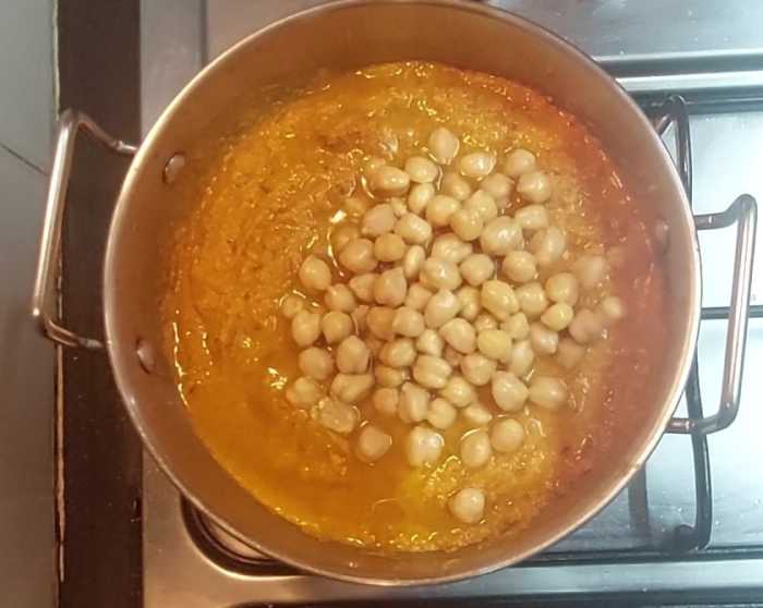 Methi Thepla and Paneer Chana Masala: Indian Recipe Combo - HubPages