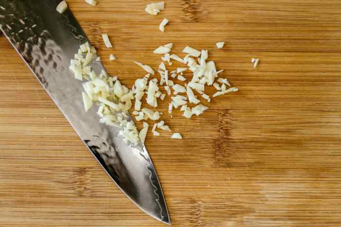 Medicinal Benefits of Allicin in Garlic Herb for the Bloodstream - HubPages