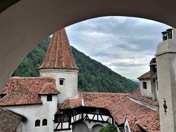 The Mysteries and Legends of Bran Castle - HubPages