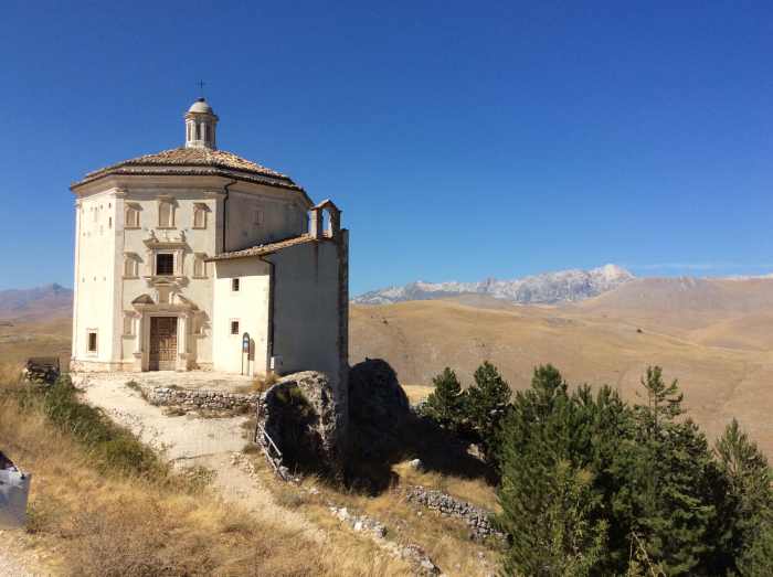 The Fortress of Rocca Calascio in Abruzzo, Italy - HubPages