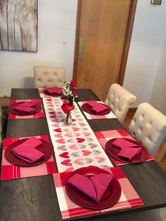 50+ Romantic Valentines Table Setting Ideas for a Cozy Night In - HubPages