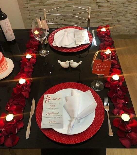 50+ Romantic Valentines Table Setting Ideas for a Cozy Night In - HubPages