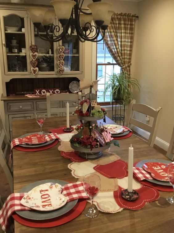 50+ Romantic Valentines Table Setting Ideas for a Cozy Night In - HubPages