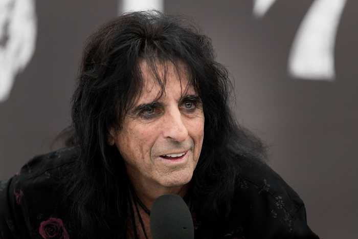 How to Throw an Alice Cooper-Themed Party - HubPages