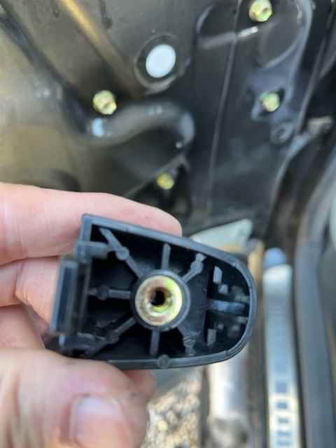 How to Replace an Exterior Door Handle on a 4th Generation (2003–2009 ...