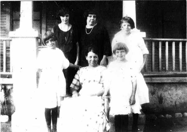 The First American Woman to Win the Ladies Singles Tennis Championship ...