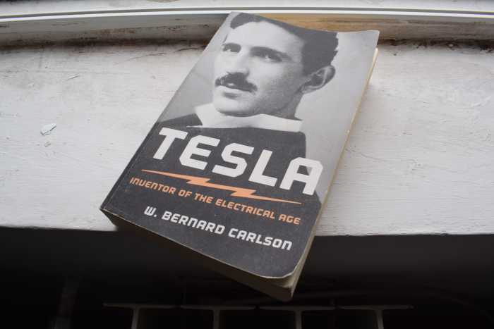 Nikola Tesla vs. Thomas Edison: The Notorious War of Currents - HubPages