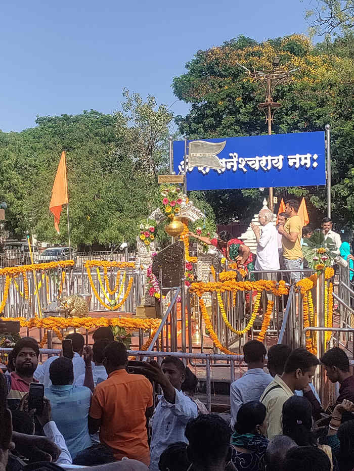 Shani Singnapur - a unique town with a temple of Shani Deva and without ...