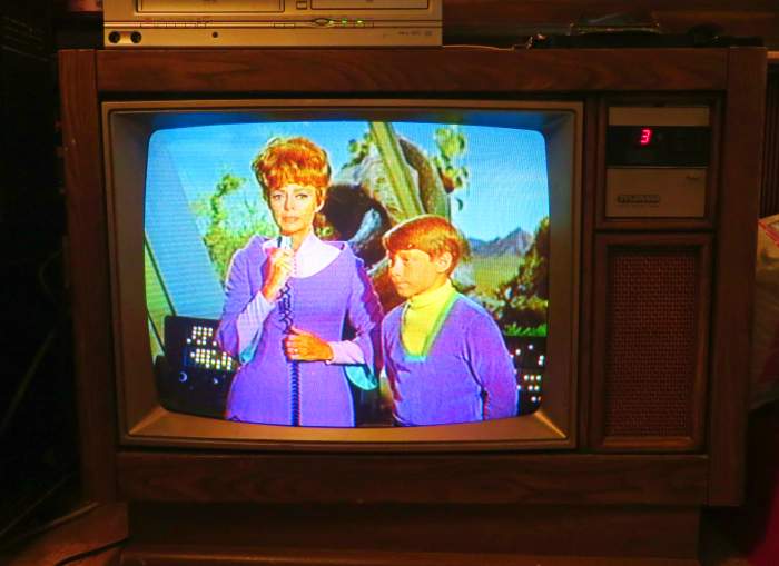 1988 Sylvania Color Television Model RLH910 AK01, Sylvania Chassis ...