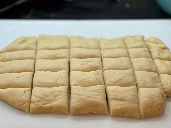 Easy Dinner Rolls: Soft, Fluffy, and Delightful! - HubPages