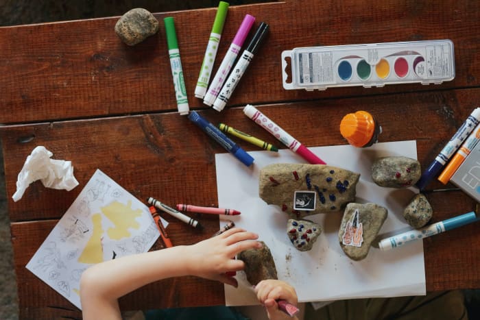 How To Help Your Kids Reduce Screen Time Through Crafts FeltMagnet how-to-help-your-kids-reduce-screen-time-through-crafts-feltmagnet