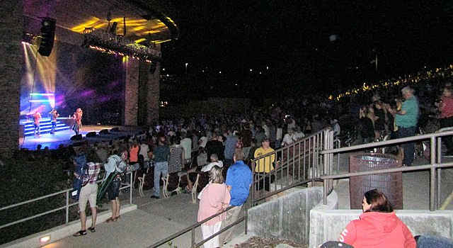 The 6 Best Things About Going to a Concert Alone! - HubPages