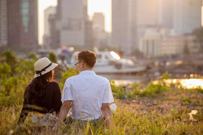 5 Ways to Deal With a Friend Who Won't Stop Talking About Her Boyfriend ...