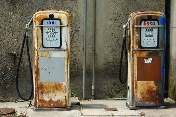 How Much a Gallon of Gas Weighs and Why It Matters - HubPages