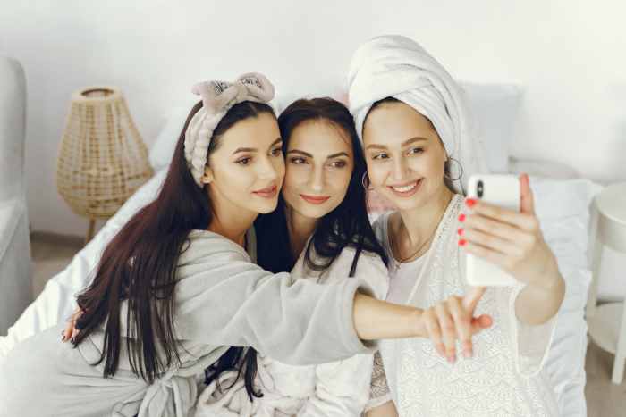 Lose the Booze? Here are Fun Alcohol-Free Activities to Do With Friends ...