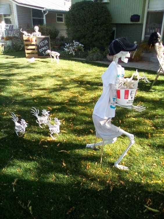 40+ Spooktastic Skeleton Halloween Decoration Ideas for Front Yard ...