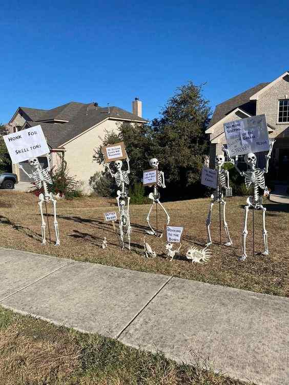 40+ Spooktastic Skeleton Halloween Decoration Ideas for Front Yard ...