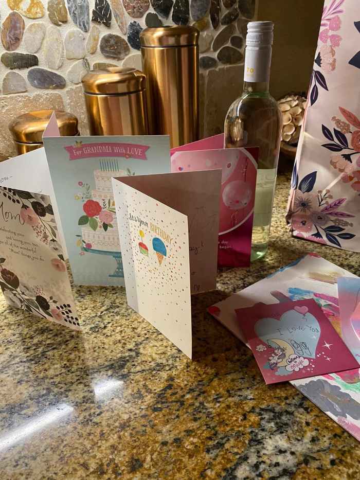 4 Easy and Creative Ways to Display Your Greeting Cards - HubPages