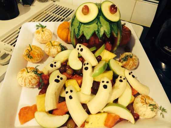 35+ Ghoulishly Good Halloween Fruit Tray Ideas - HubPages