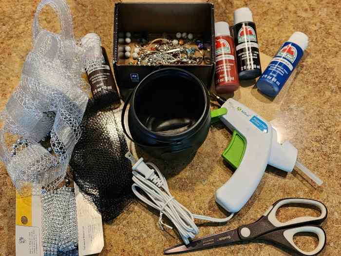 How to Make a Spooky "Mini Cauldron" for Halloween - HubPages