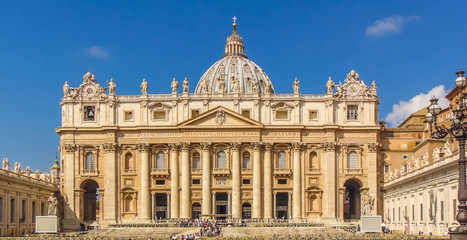 An Amazing Journey Through Renaissance Art at St. Peter's Basilica ...