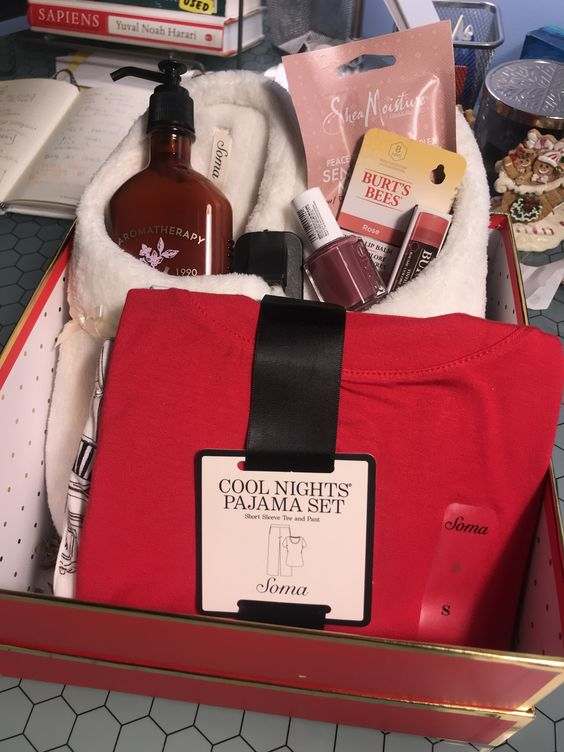 30+ Awesome DIY Christmas Gift Basket Ideas for Friends - HubPages