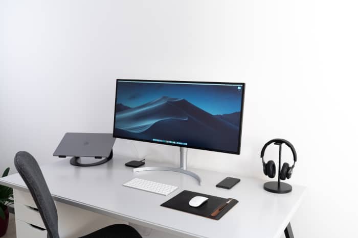 70+ Minimal Desk Setup Ideas - HubPages
