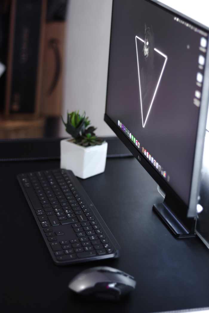 70+ Minimal Desk Setup Ideas - HubPages