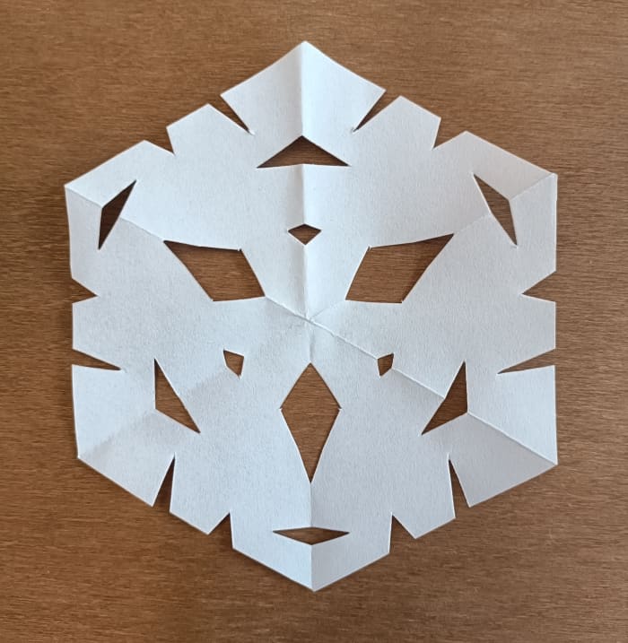 How To Make A Mathematical Paper Snowflake Christmas Crafts FeltMagnet how-to-make-a-mathematical-paper-snowflake-christmas-crafts-feltmagnet