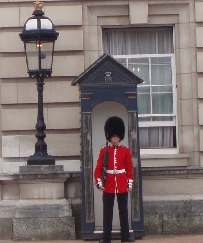 Remembering Queen Elizabeth II and celebrating Royal London Landmarks ...