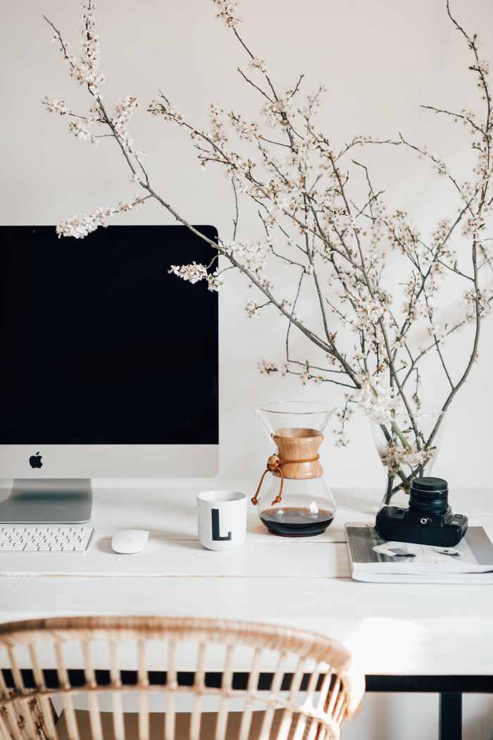 25+ Aesthetic Ideas For Your Desk Space - HubPages