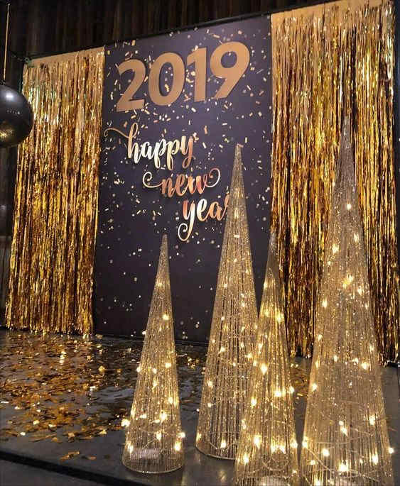 30+ Sparkly New Years Party Backdrop Ideas for 2024 - HubPages