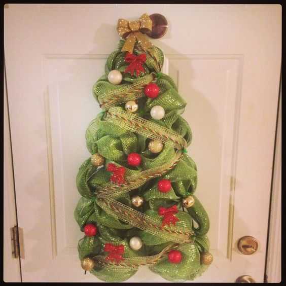 30+ DIY Deco Mesh Christmas Tree Wreaths for the Most Festive Front ...