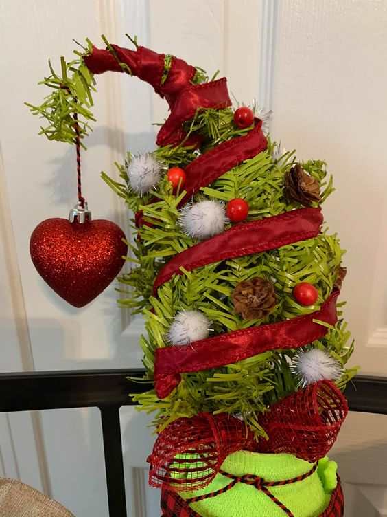 35+ Fun DIY Grinch Centerpiece Ideas for a Whimsical Christmas - HubPages
