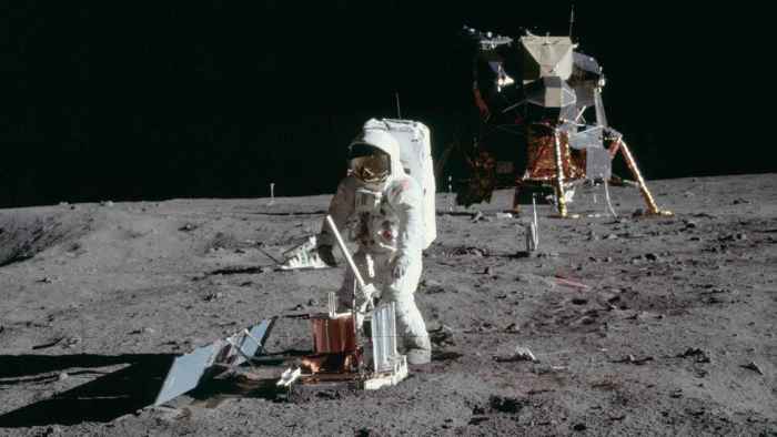 Apollo 11 the Manned Mission to the Moon - HubPages
