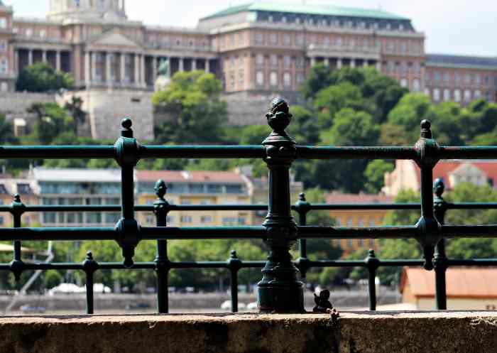 Only in Budapest: Special Hidden Mini-Statues Are The Coolest Street ...