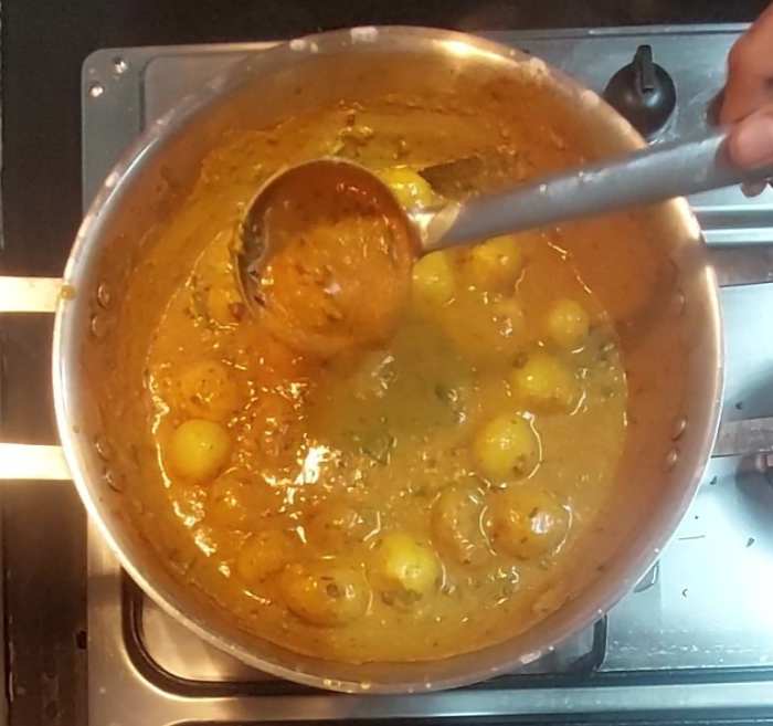 Satvik Dum Aloo Recipe: Baby Potato Gravy (No Onion or Garlic) - HubPages