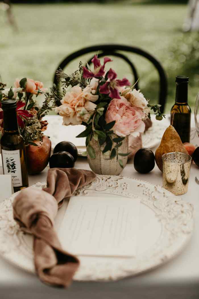 6 Fabulous Farm (Rustic) Wedding Ideas - HubPages