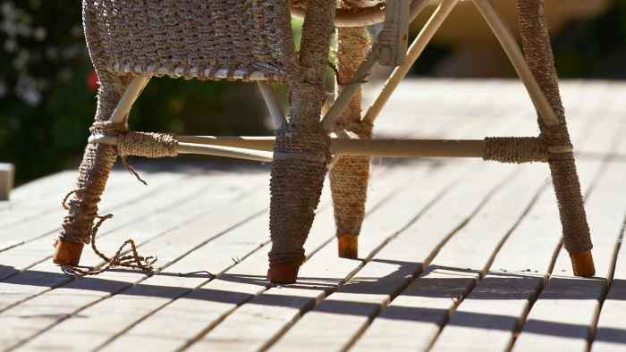 How to Restore and Repaint Wicker Furniture - Dengarden