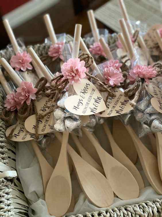 40+ Creative Wedding Favors Your Guests Will Love - HubPages