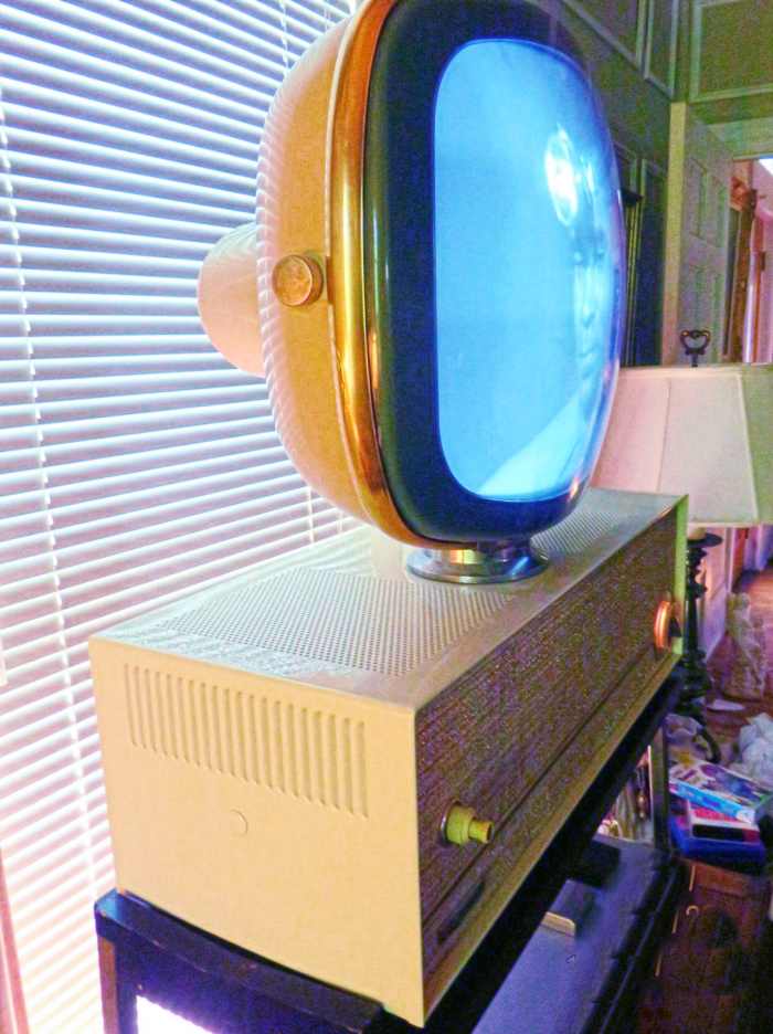 The 1960 Philco Predicta Debutante Television & the Philco Predicta ...
