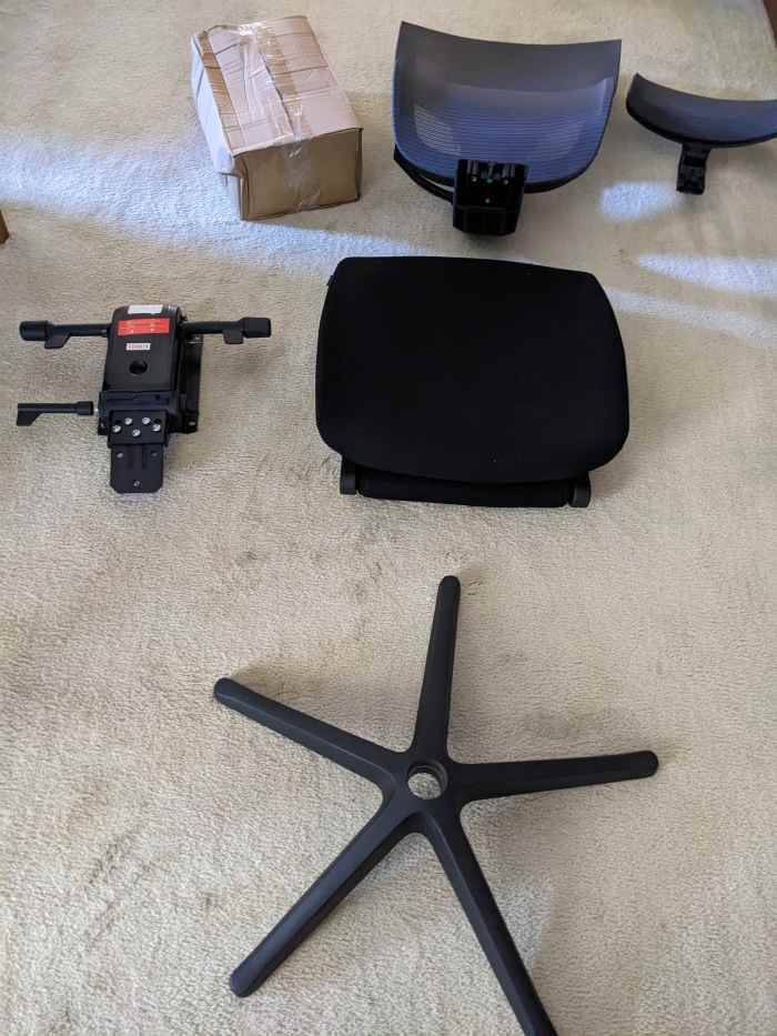 The C7 Ergonomic Chair Black with Footrest Gives You A Leg Up For ...