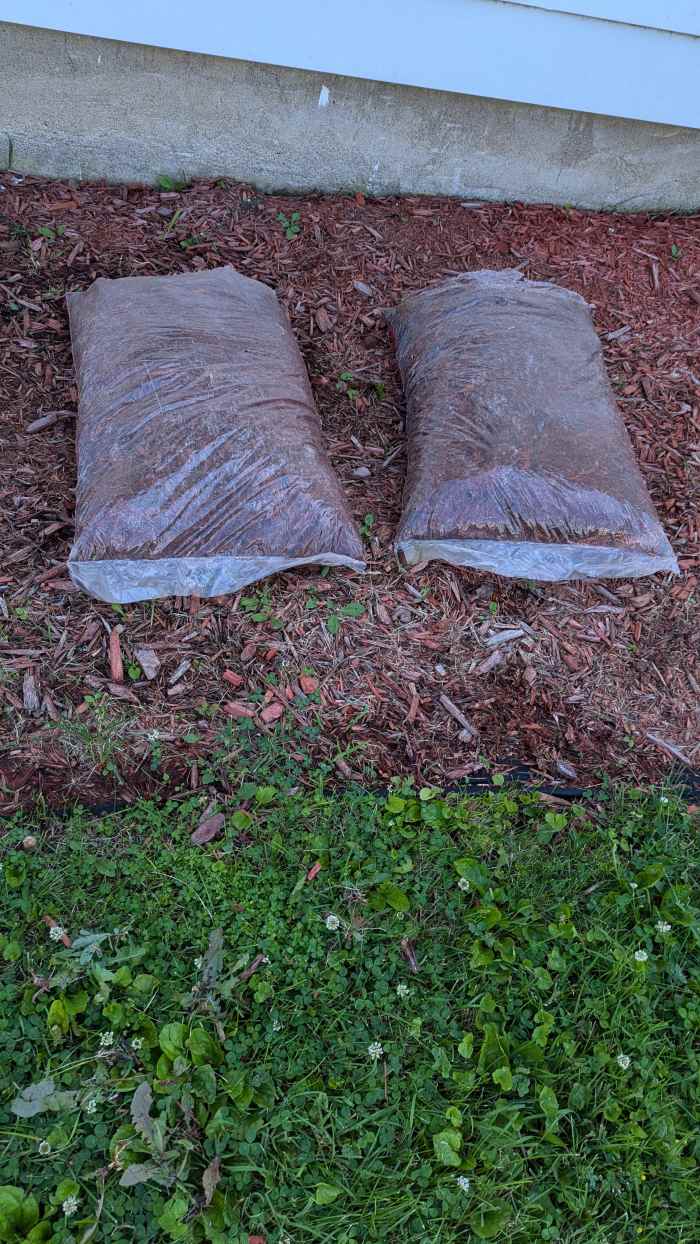 Red Mulch - Refreshing Mulched Areas - HubPages