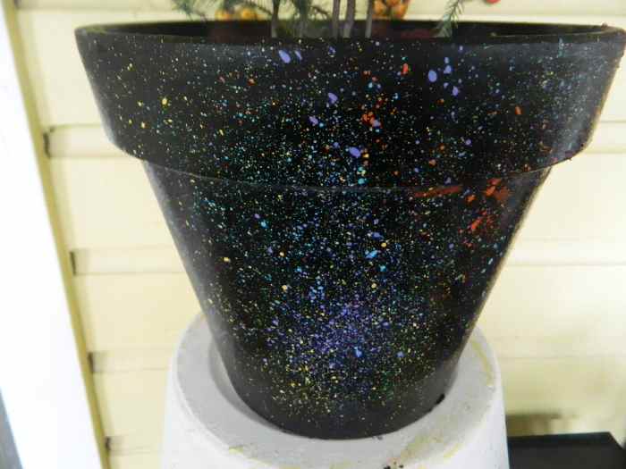 Decorate Clay Pots With a Splatter-Paint Technique or Napkins - HubPages