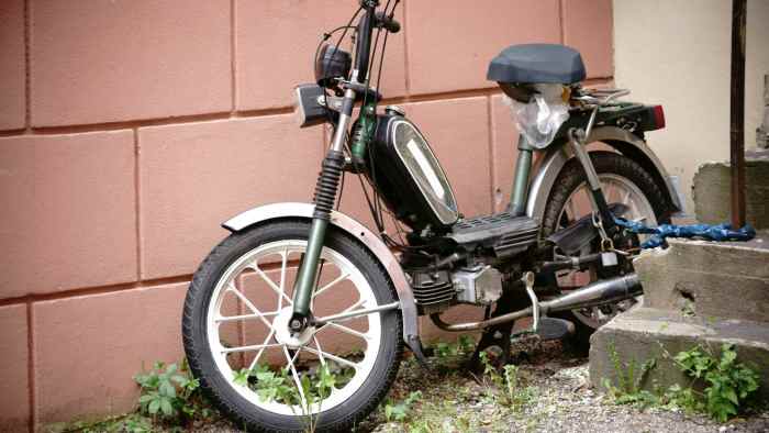 A 50cc Moped: Ideal Scooters for Beginners - HubPages