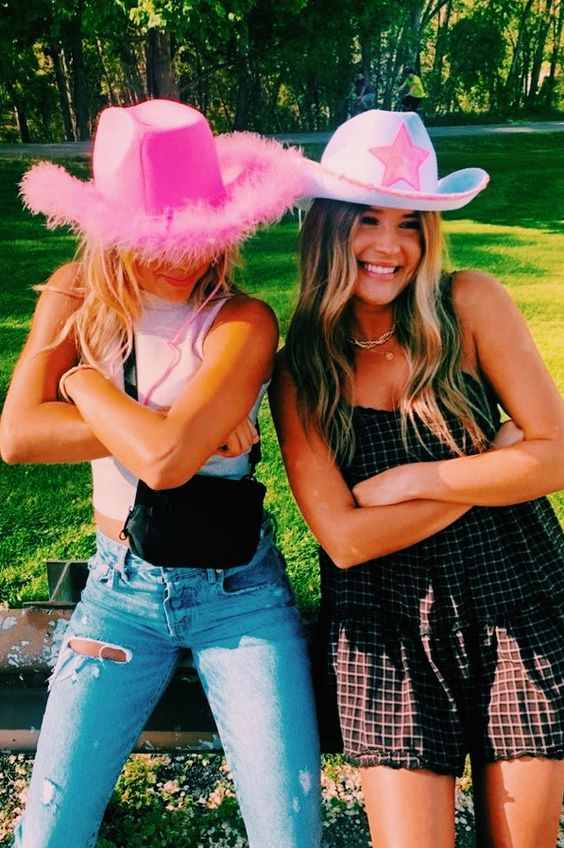 88+ Fun and Easy Halloween Costumes for Besties - HubPages