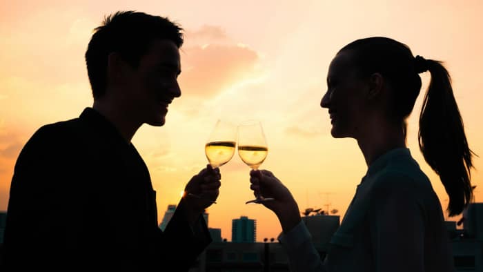 15 Thoughtful First-Date Gifts for Her - HubPages