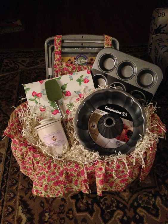 75+ Gorgeous DIY Christmas Gift Basket Ideas for Women - HubPages